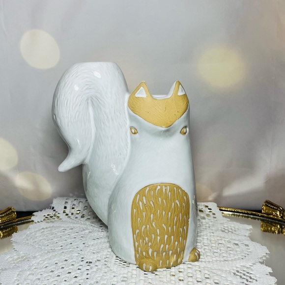 Accents | Charming White And Tan Fox Vase | Poshmark